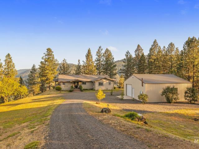 435 River Pointe