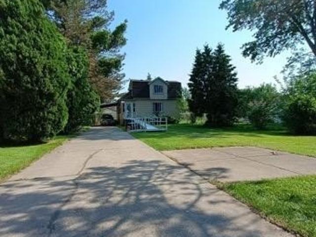 435 Riverbank St, Wyandotte, MI 48192