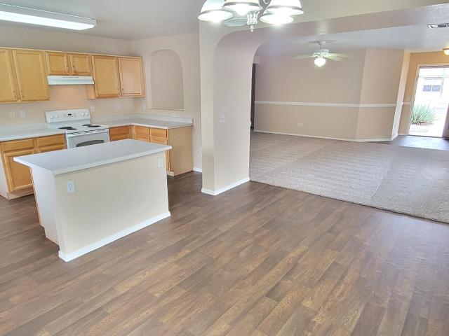 435 W Fabens Lane