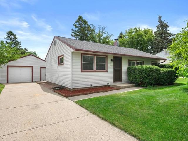 4366 S 72nd St, Greenfield, WI 53220