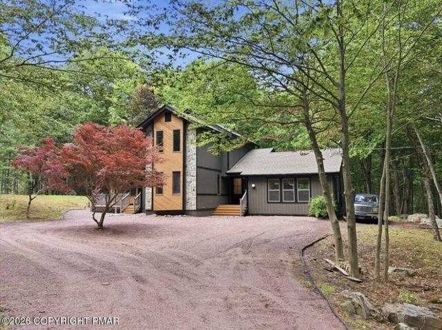 4366 Skyline Dr, Canadensis, PA 18325
