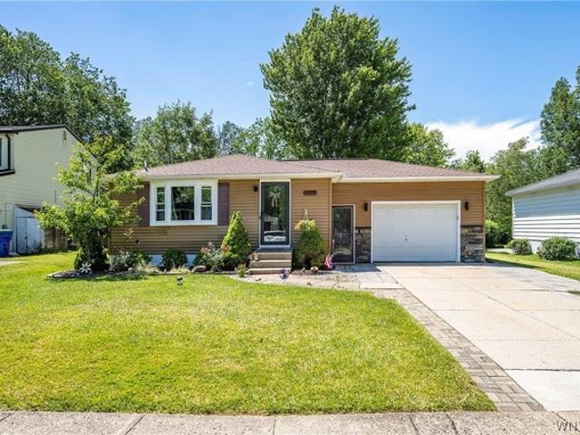 4368 Chisholm Trl, Hamburg, NY 14075