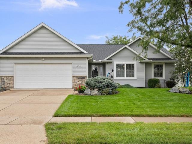 4368 Sapphire Ln, Bettendorf, IA 52722