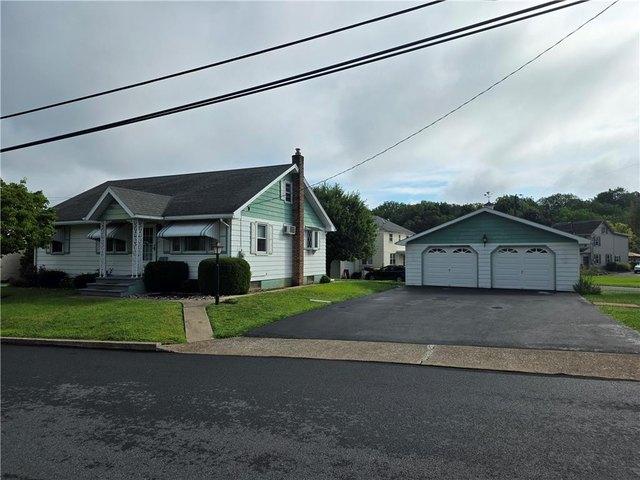 4361 Spruce St, Whitehall, PA 18052