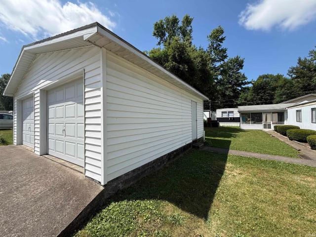 4363 N Private Rd, 1195 E