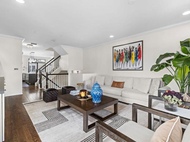 436 Albany Ct