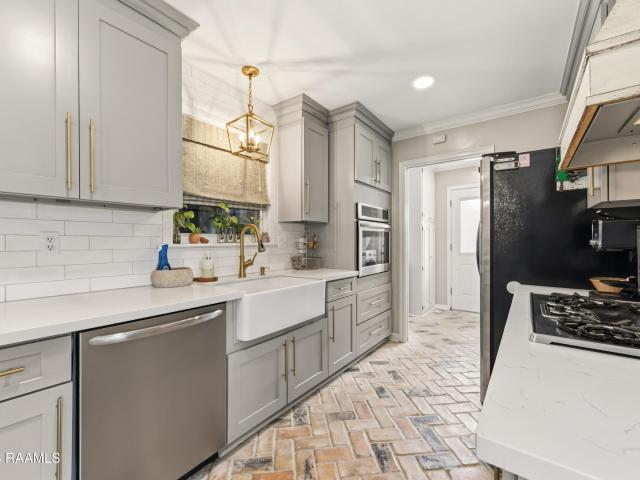 436 Alonda Dr, Lafayette, LA 70503 | MLS #RA2600003 | Compass