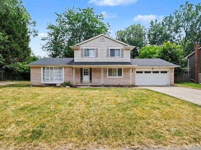 436 Dutch Mill Dr, Flushing, MI 48433