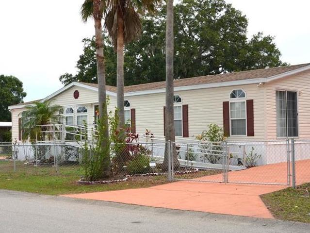 436 Lazy Lake Dr W, Lakeland, FL 33801