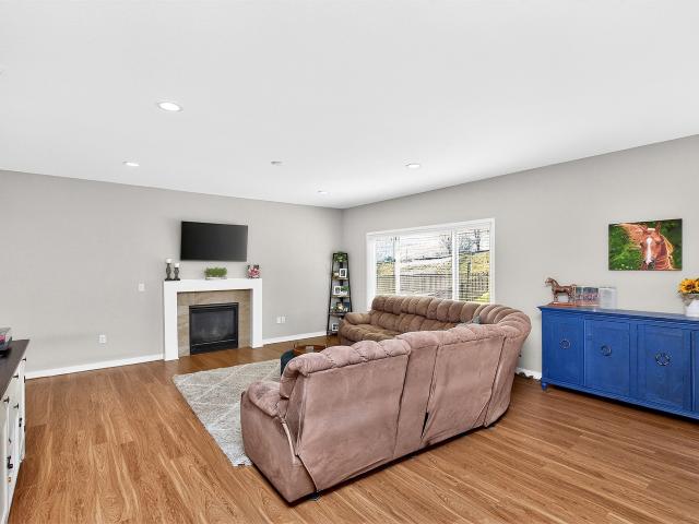 436 W High Road