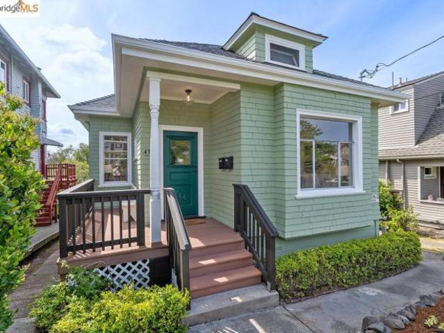 4374 Montgomery St, Oakland, CA 94611