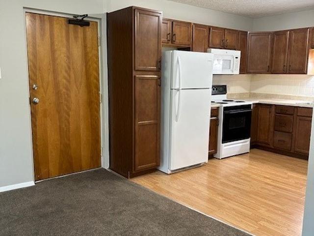 4376 Darrow Road 7