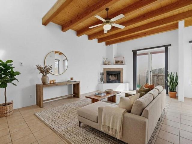 4377 Vuelta Dorado, Santa Fe, NM 87507