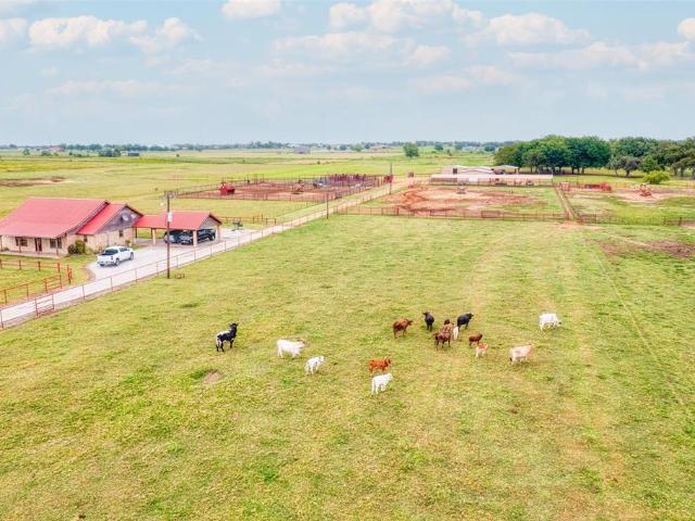 4378 Old Town Rd, Whitesboro, TX 76273 | MLS #20700 | Compass