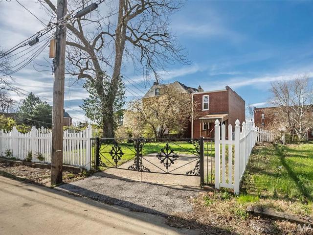 4371 W Belle Pl, St. Louis, MO 63108 | Compass