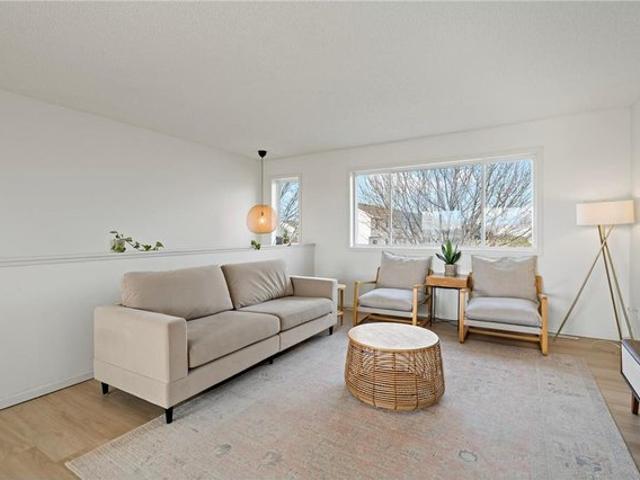 4372 Blakewood Dr, Shakopee, MN 55379