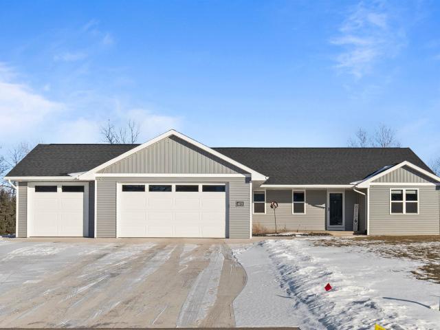 4372 Lakeland Dr, Oshkosh, WI 54904 | MLS #50320 | Compass