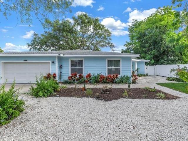 4373 Trout Dr SE, Saint Petersburg, FL 33705
