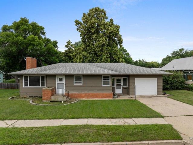 437 20th St NW, Minot, ND 58703