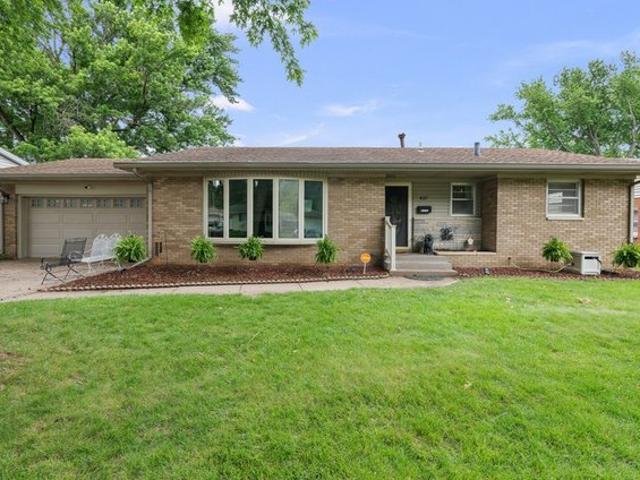 437 26th Ave, East Moline, IL 61244
