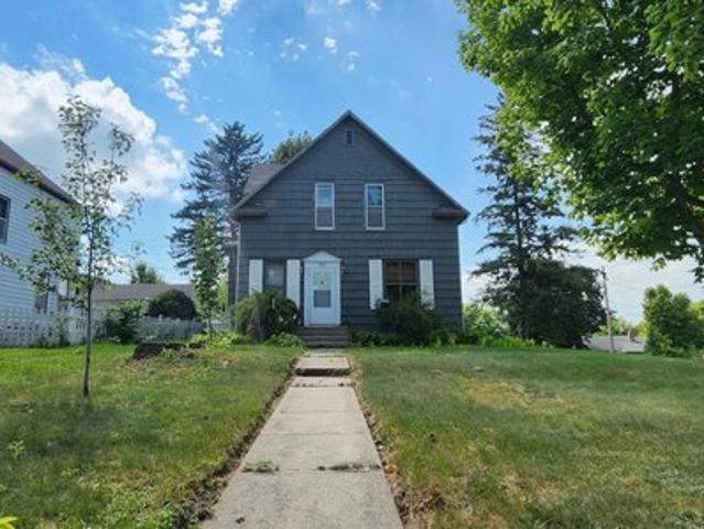 437 7th St NE, Staples, MN 56479