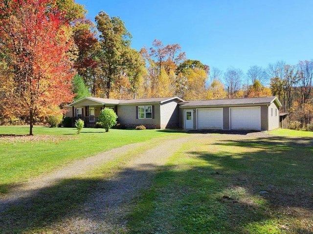437 Chippewa Rd, Somerset, PA 15501