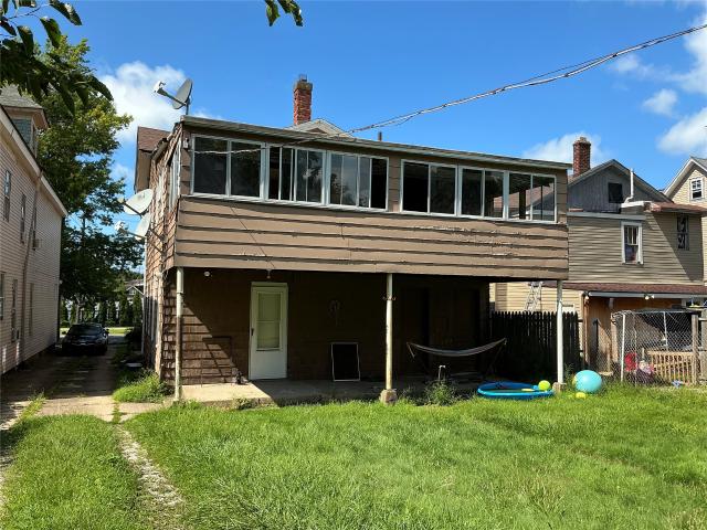 437 E 10TH Street