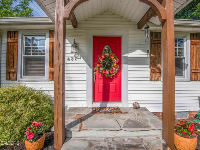 437 Fairlawn Circle
