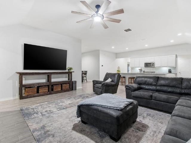 437 Falcon Way