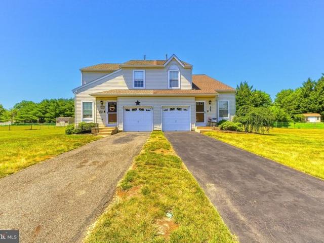 437 Longfellow Dr, Williamstown, NJ 08094