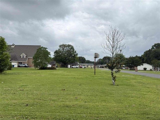 437 Magnolia Dr, Jennings, LA 70546