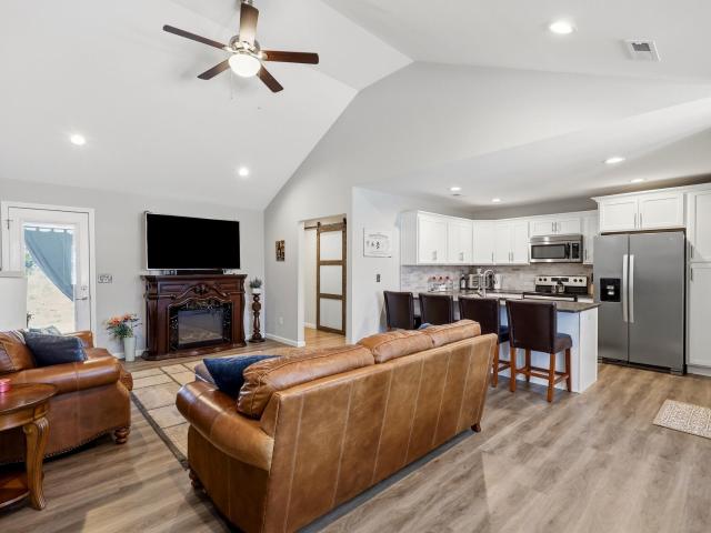 437 Middle Creek Way