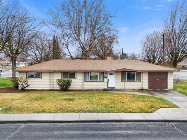 437 Sharon Ave E, Moses Lake, WA 98837