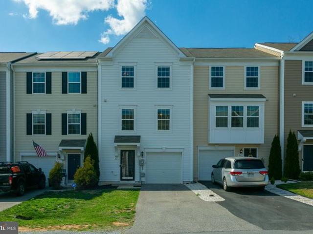 437 Rumbling Rock Rd, Hedgesville, WV 25427