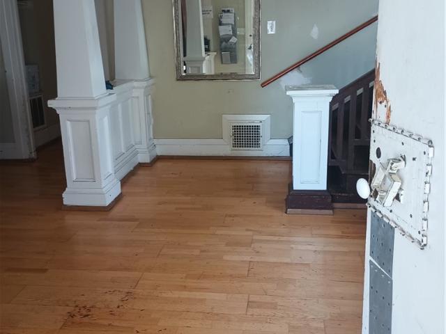 437 W 17Th 8