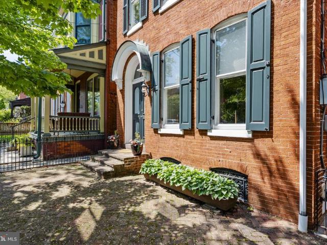 437 W Walnut Street