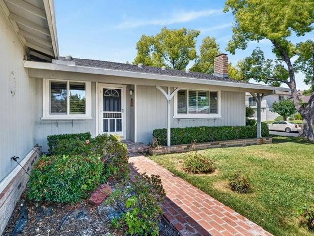 437 Valencia Ln, Vacaville, CA 95688