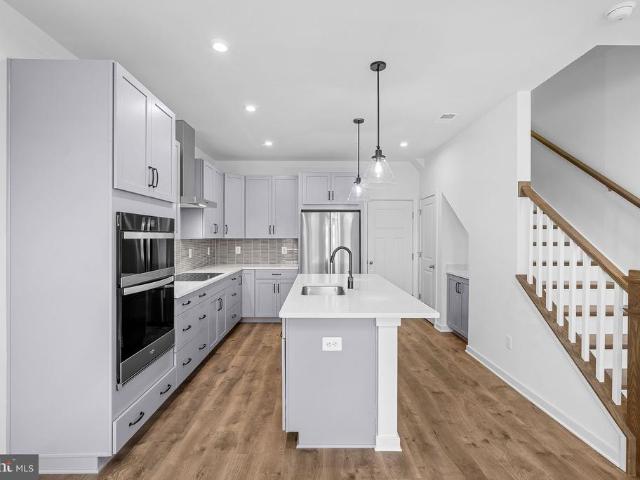 43841 Venetian Square