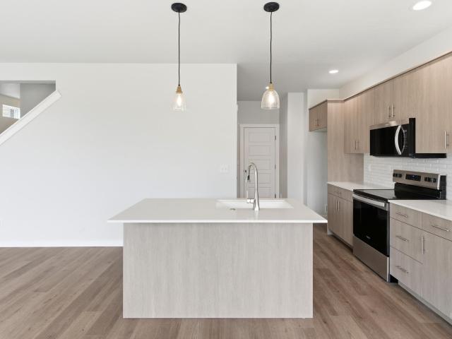 4384 N Alameda Creek Ave