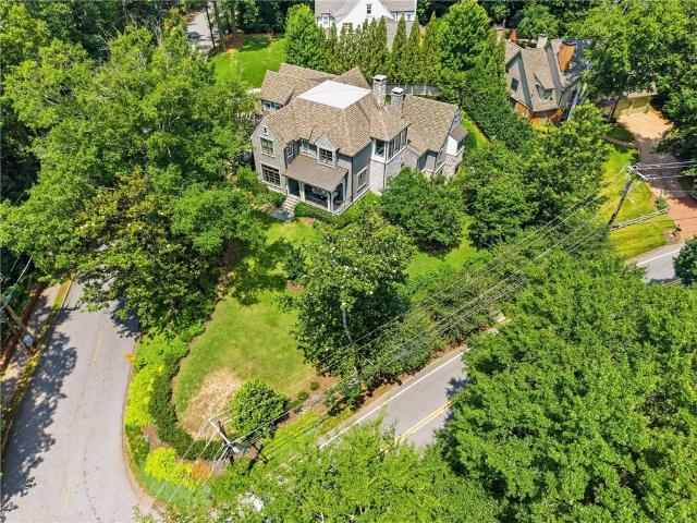 4384 Powers Ferry Road NW