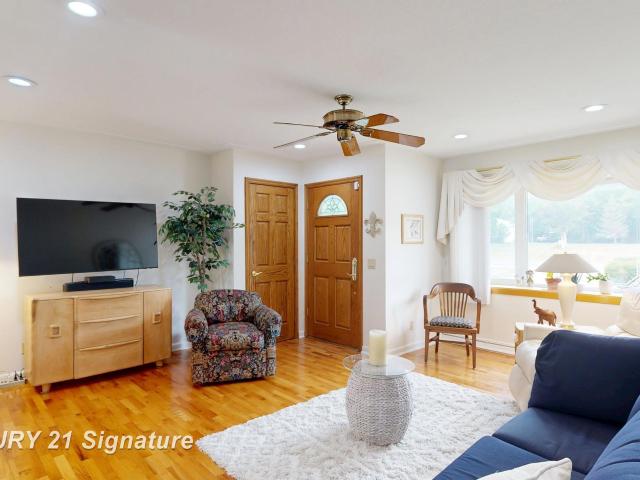 4386 N Elms Road