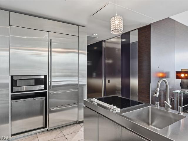 4381 W Flamingo Road 822