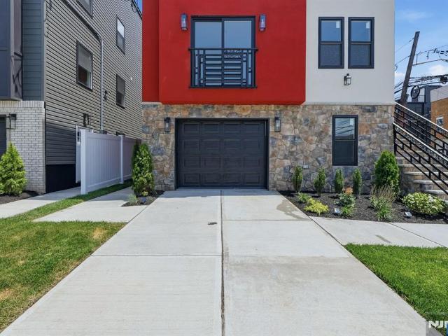 438 10th Street