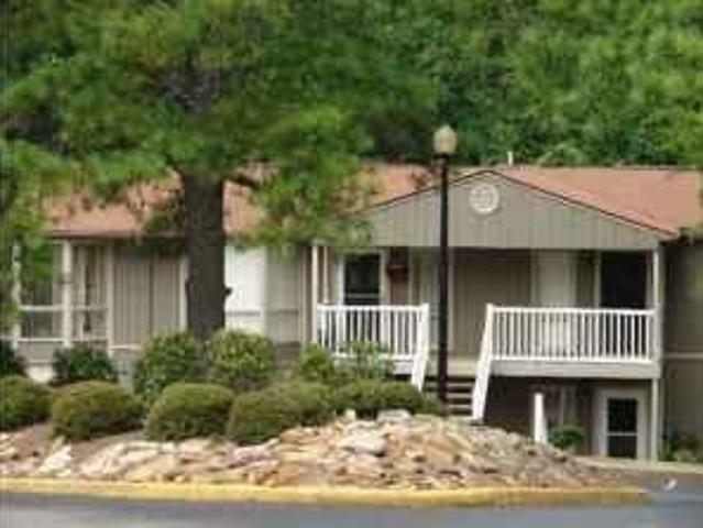 $438 / 1br Awesome sale on 1 bedroom apartments! Golden Springs map