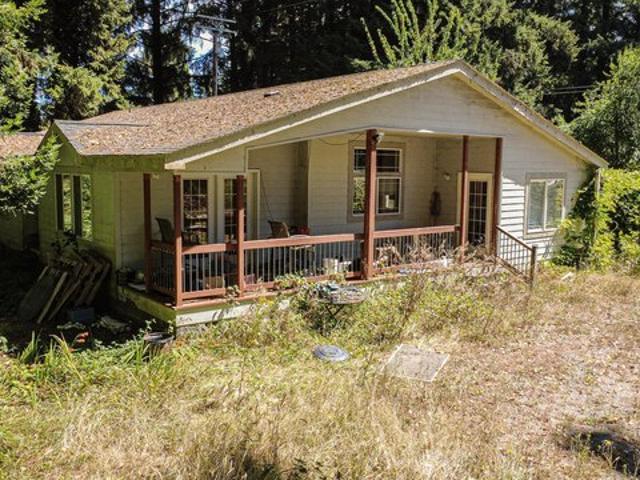 438 Cummins Rd, Crescent City, CA 95531