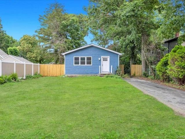 438 Auborn Ave, Shirley, NY 11967