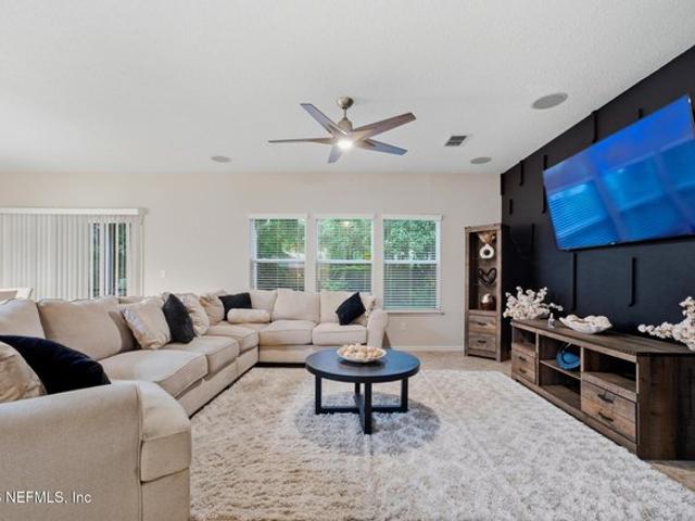 438 Auburn Oaks Rd E, Jacksonville, FL 32218
