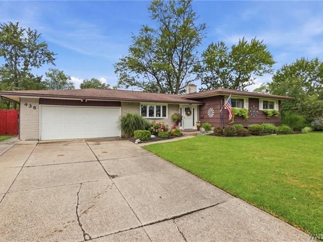 438 Brookwood Dr, Hamburg, NY 14075