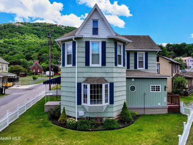438 Grant St, Mapleton, PA 17052