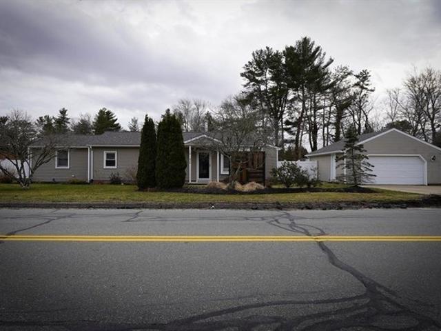 438 Gulf Rd W, Dartmouth, MA 02748